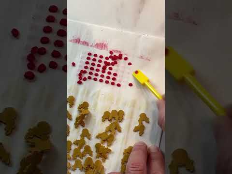 Reindeer Nose Sprinkles Stencil - bakeartstencils